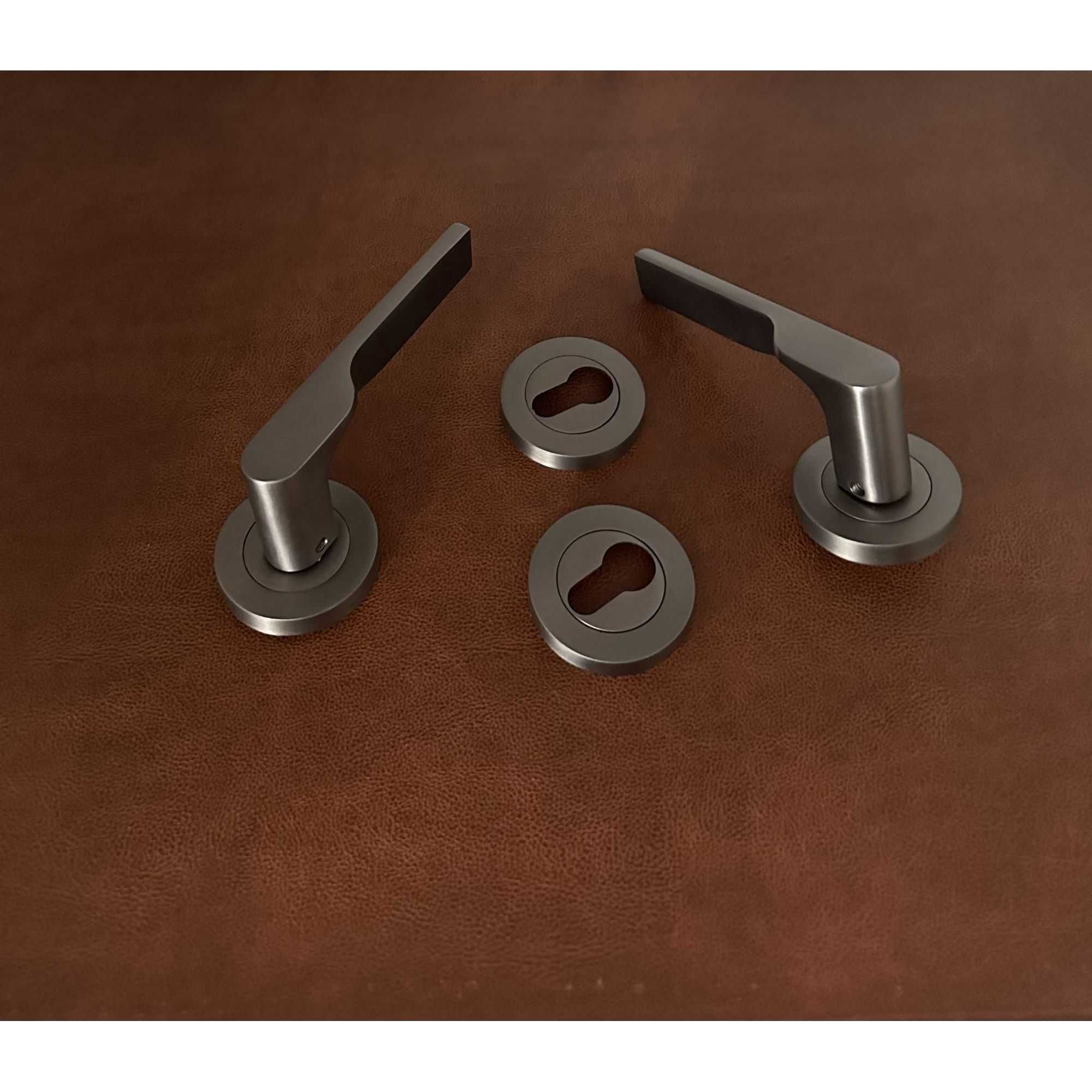 Özen Handles Petra Mat Skoç Füme Rozetli Yale Çelik Kapı Kolu Sol Basar ...